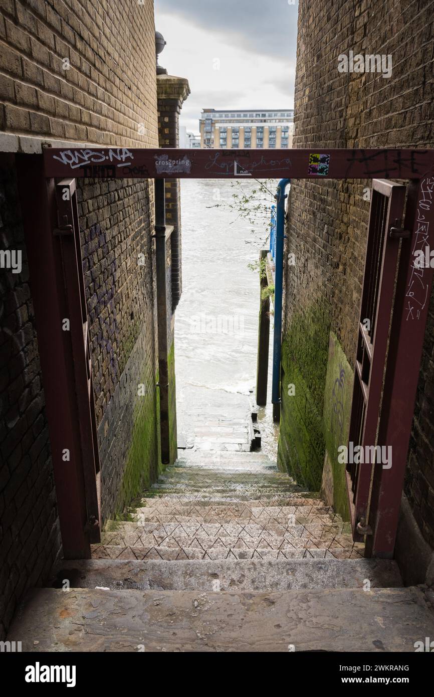 Wapping old stairs hi-res stock photography and images - Alamy