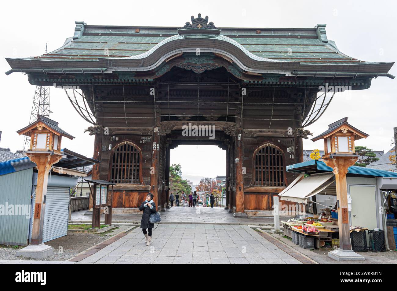 Nagano, Japan. The Niomon or Nio Gate of Zenko-ji Buddhist temple. The ...