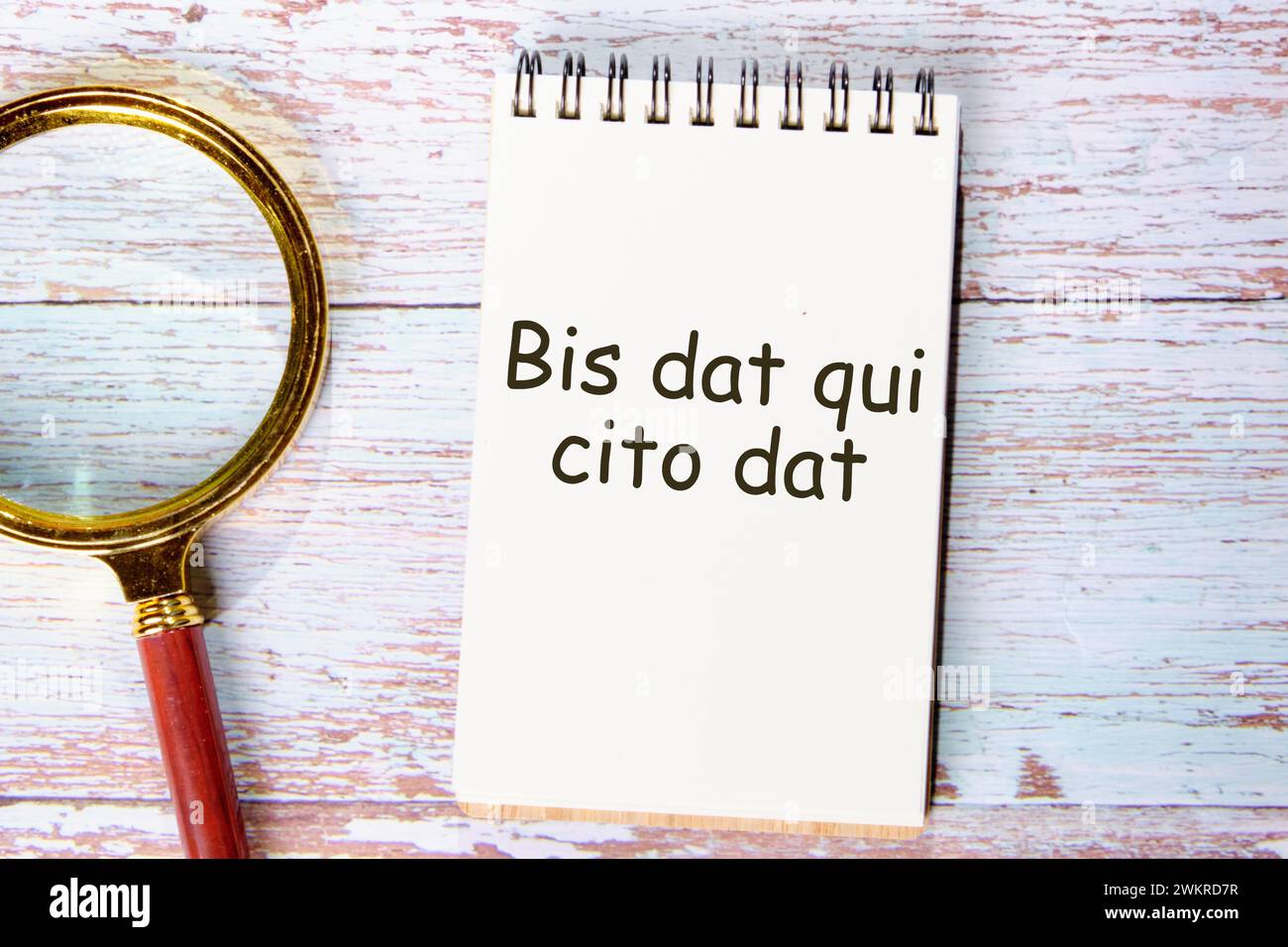 Qui symbol hi-res stock photography and images - Alamy