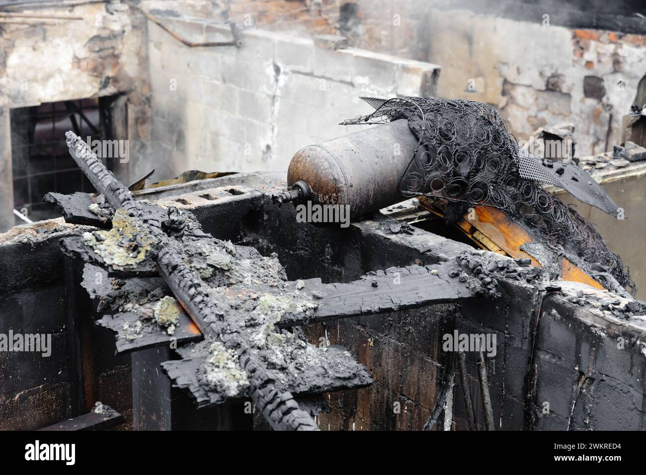 Burned out building hi-res stock photography and images - Alamy