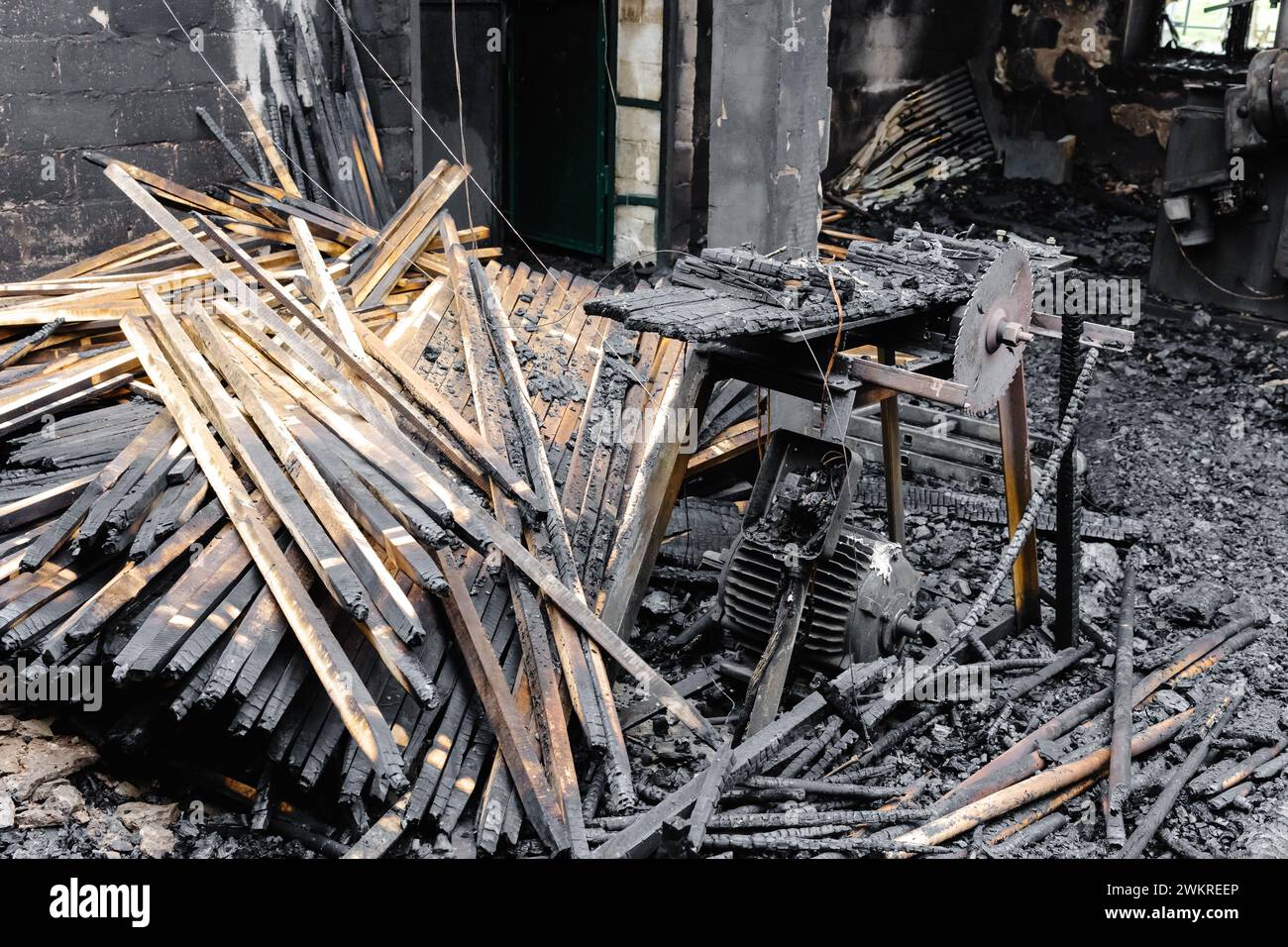 Collapsed beams hi-res stock photography and images - Alamy