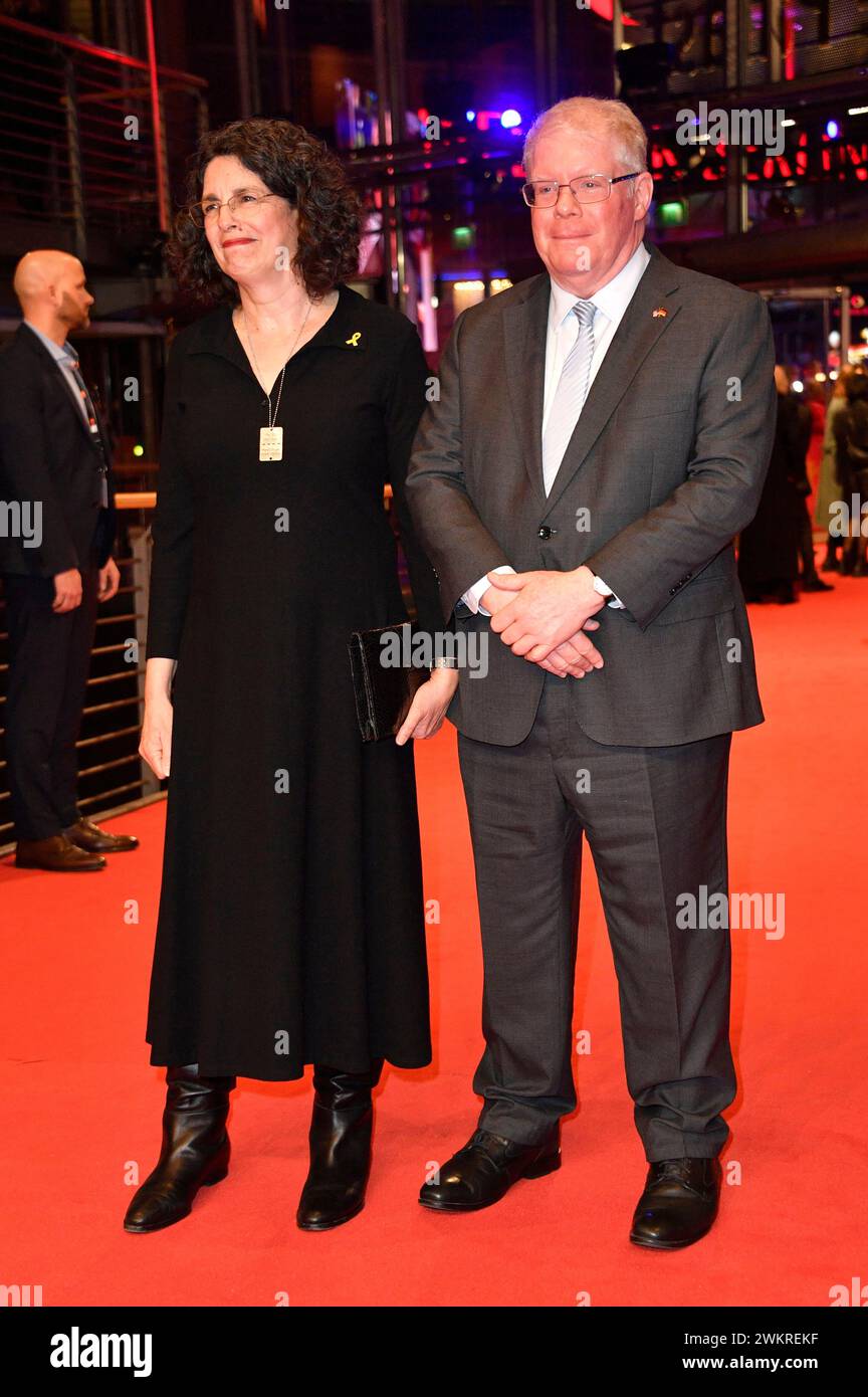 Clark Price mit Ehefrau Irene Price bei der Verleihung des Goldenen ...