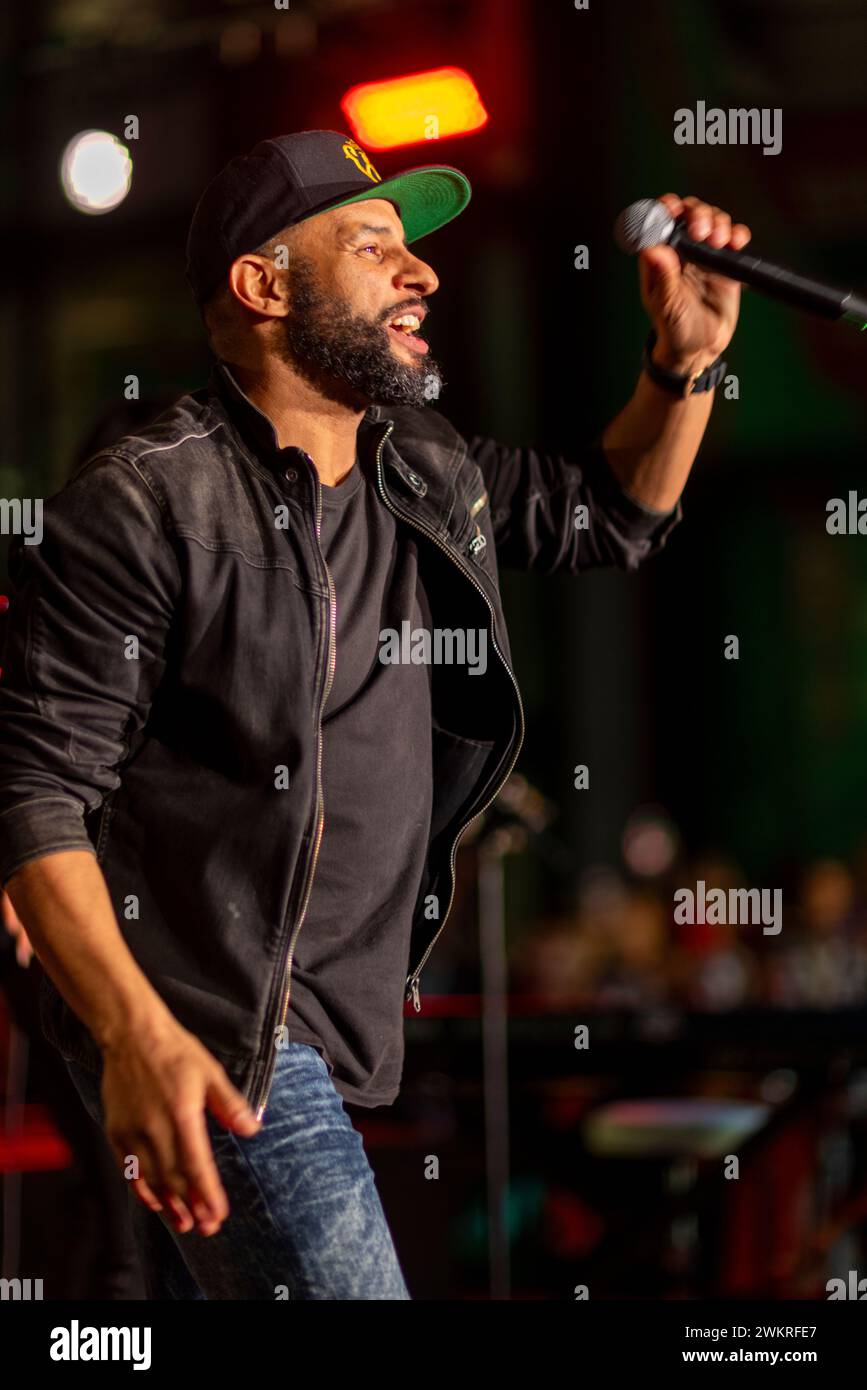 Members of the reggae group The Wailers performs along with the Miami ...