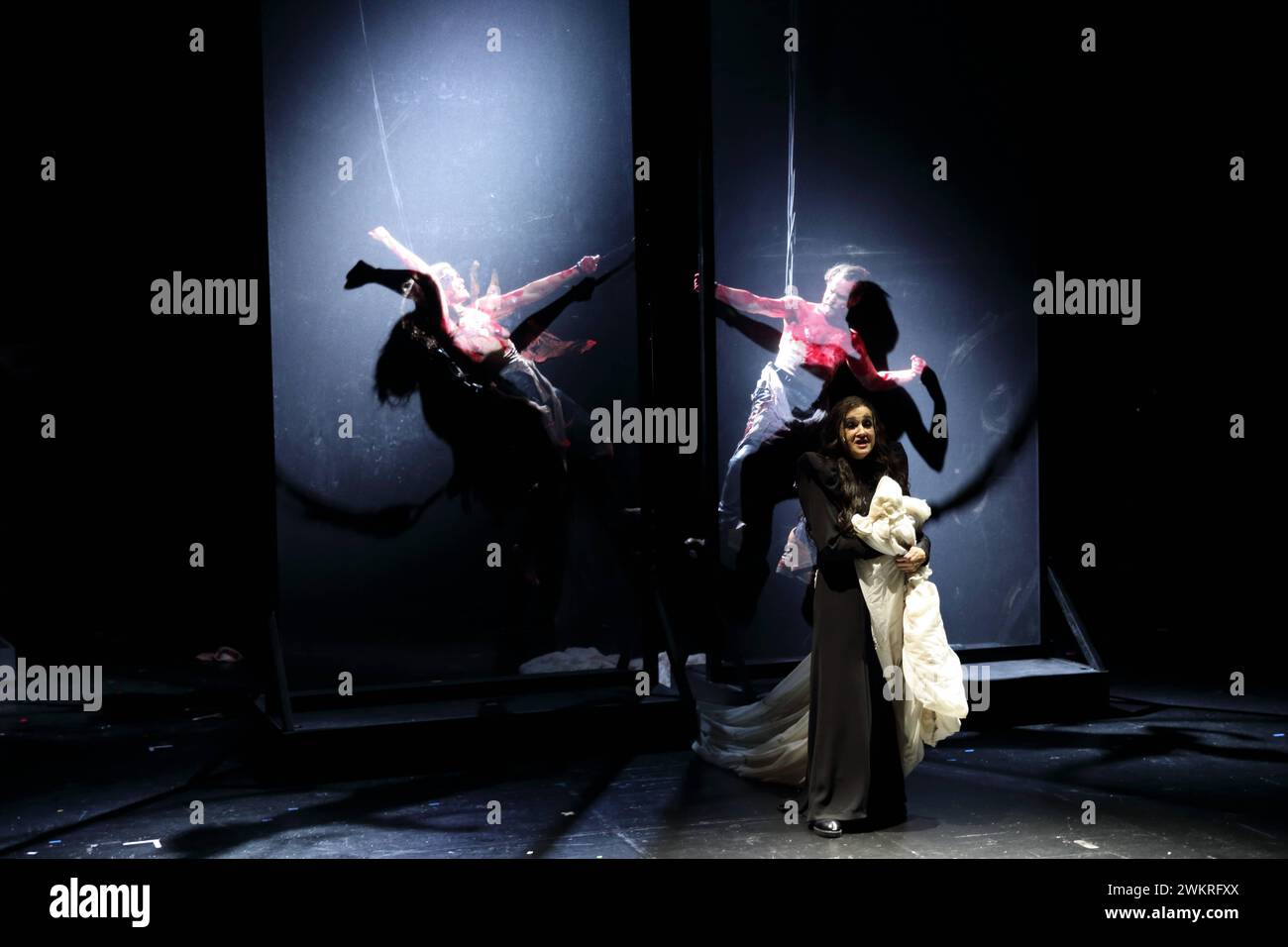 Eka Nizharadze als Penthesilea, Manuel Harder als Achill und Almut ...