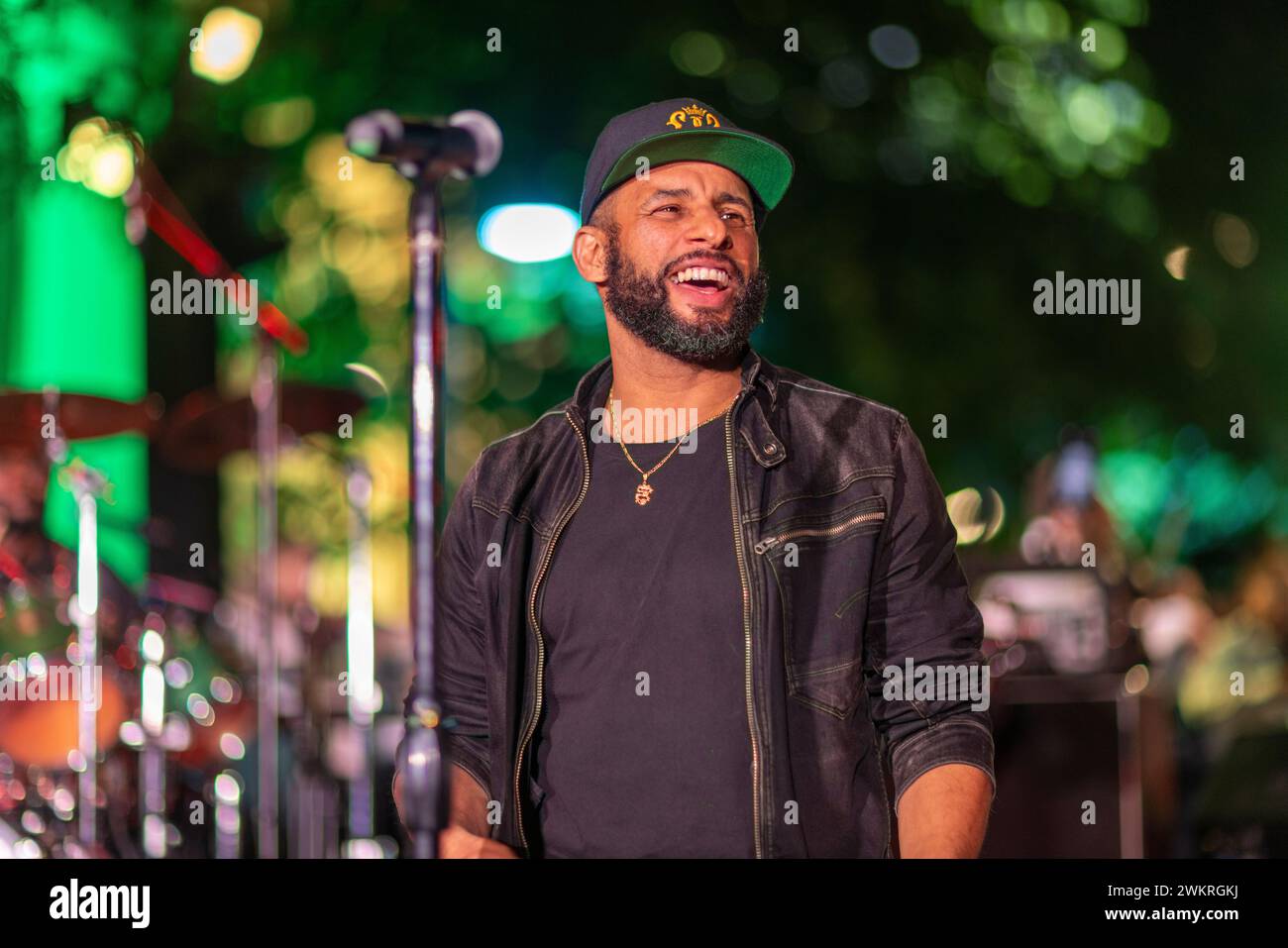 Members of the reggae group The Wailers performs along with the Miami ...
