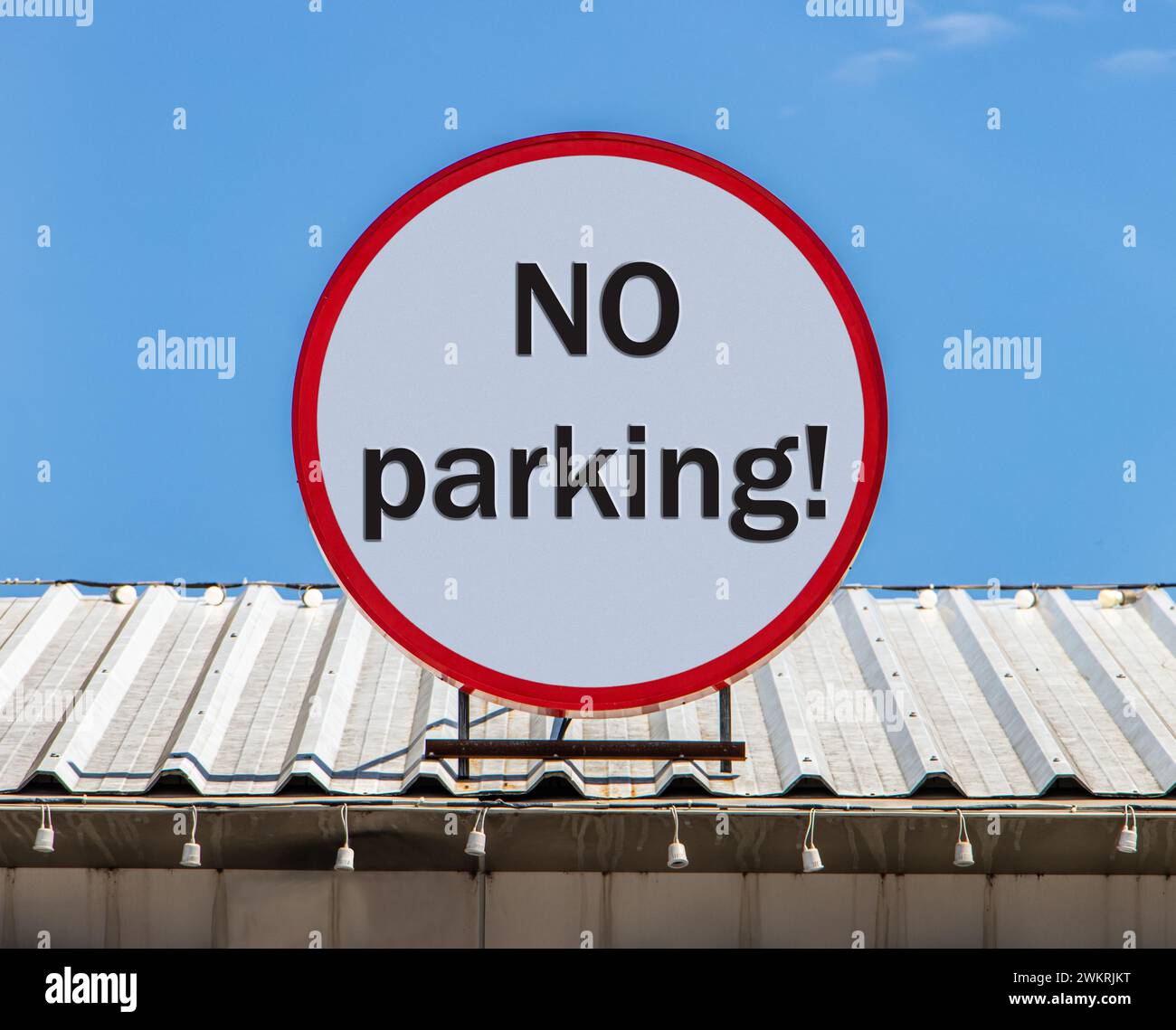 Restricted parking zone no parking sign hi-res stock photography and ...