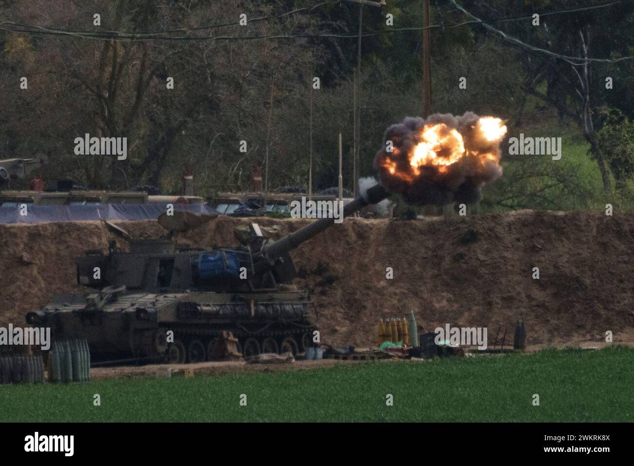 An Israeli mobile artillery unit fires a shell from southern Israel ...