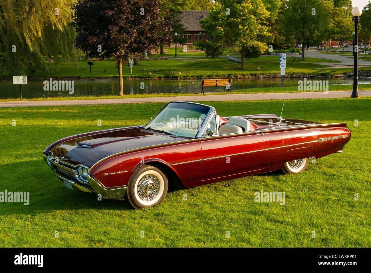 1962 Ford Thunderbird Convertible Stock Photo - Alamy