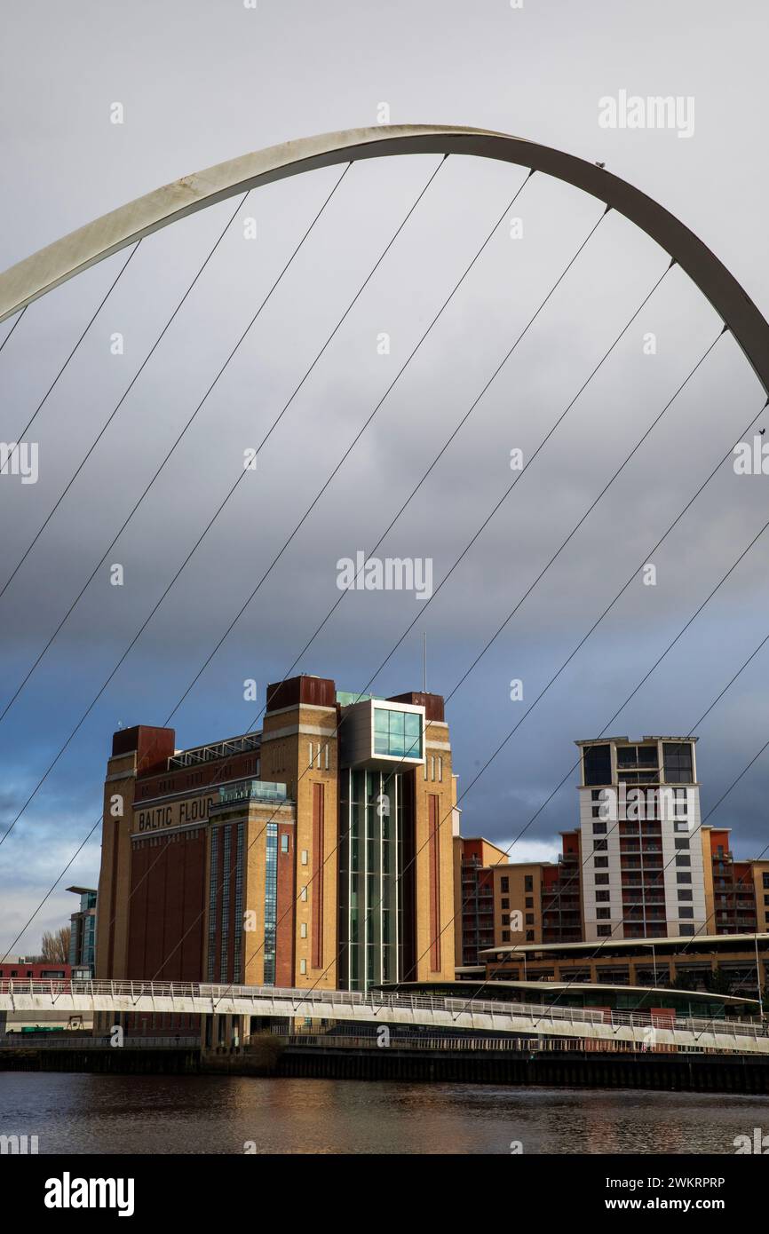 The baltic Art Centre and Millenium Bridge next to The River Tyne ...
