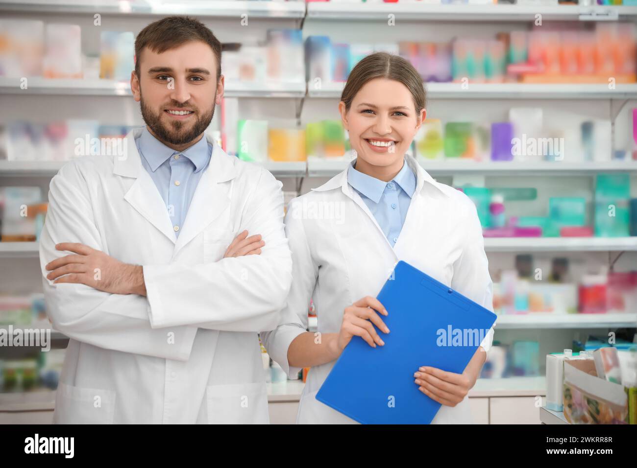 Hospital pharmacy pharmacists work hi-res stock photography and images ...