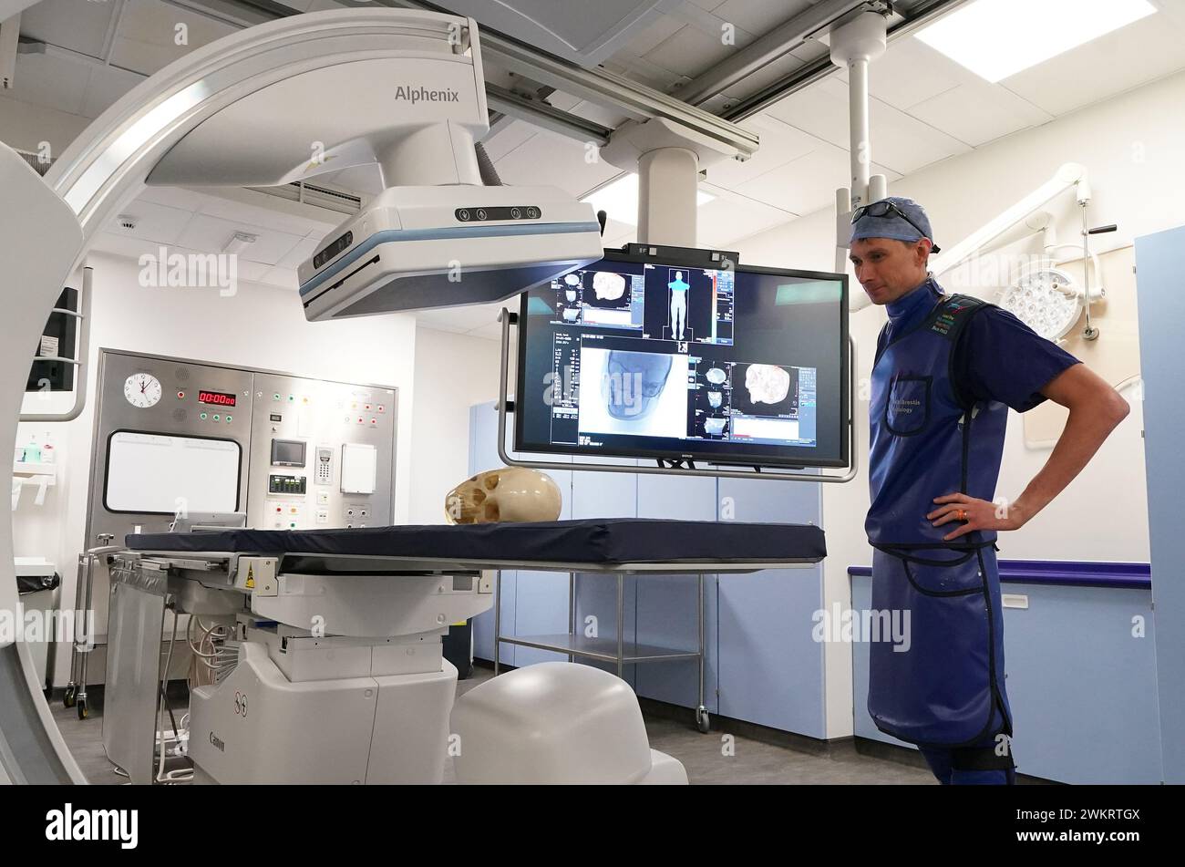 Clinical Radiologist Dr Nik Arestis views the new Alphenix Sky+ system ...