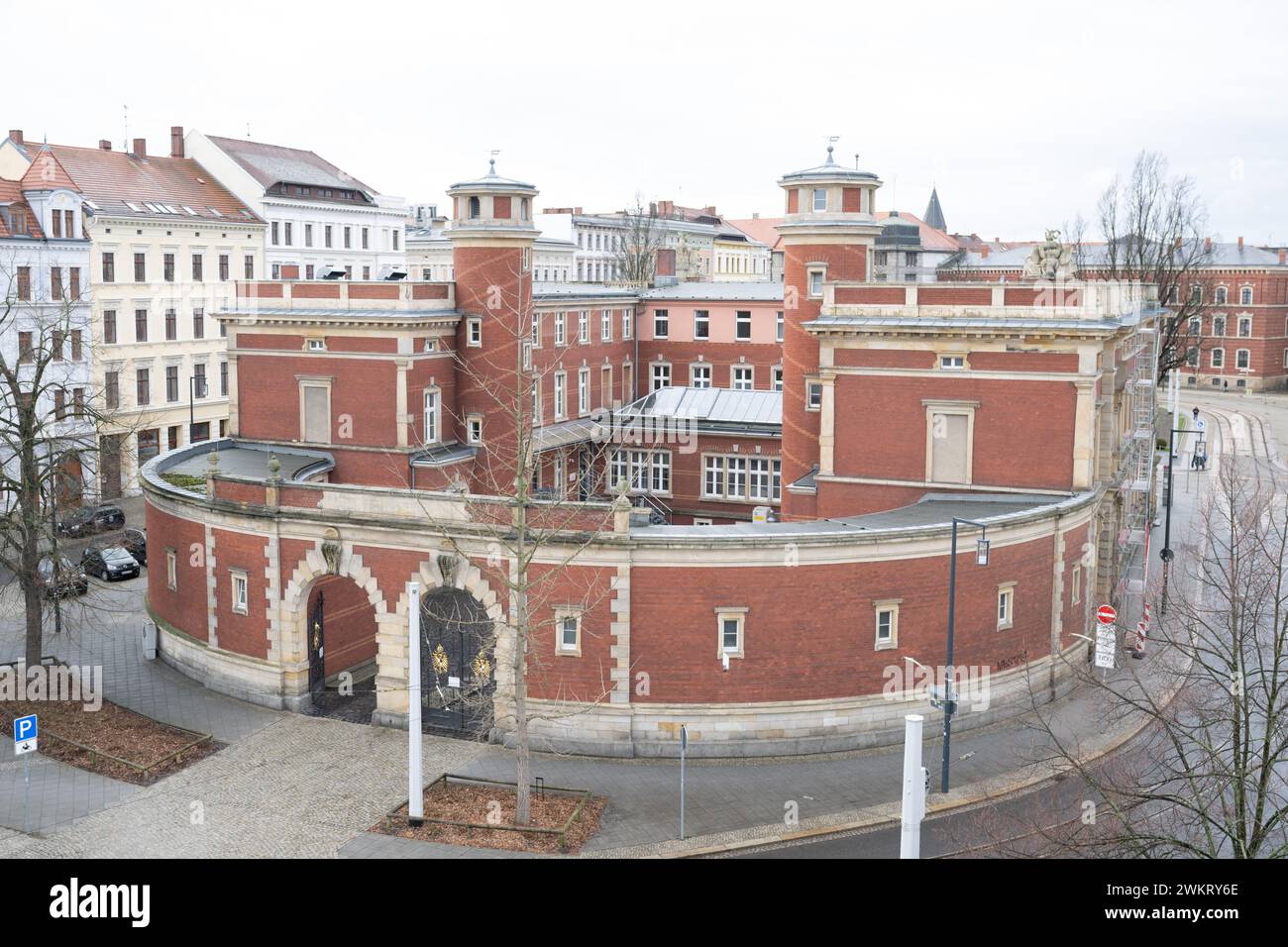 22 February 2024, Saxony, Görlitz: Cars park in front of the interim ...