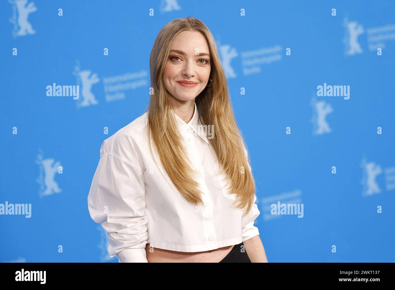 Seven veils amanda seyfried hi-res stock photography and images - Alamy