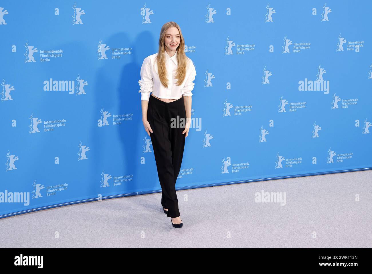Seven veils amanda seyfried hi-res stock photography and images - Alamy