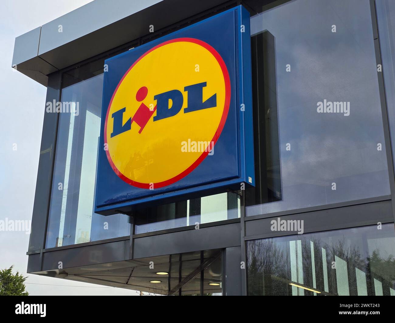 Lidl sign at shop in Reading, UK Stock Photo - Alamy