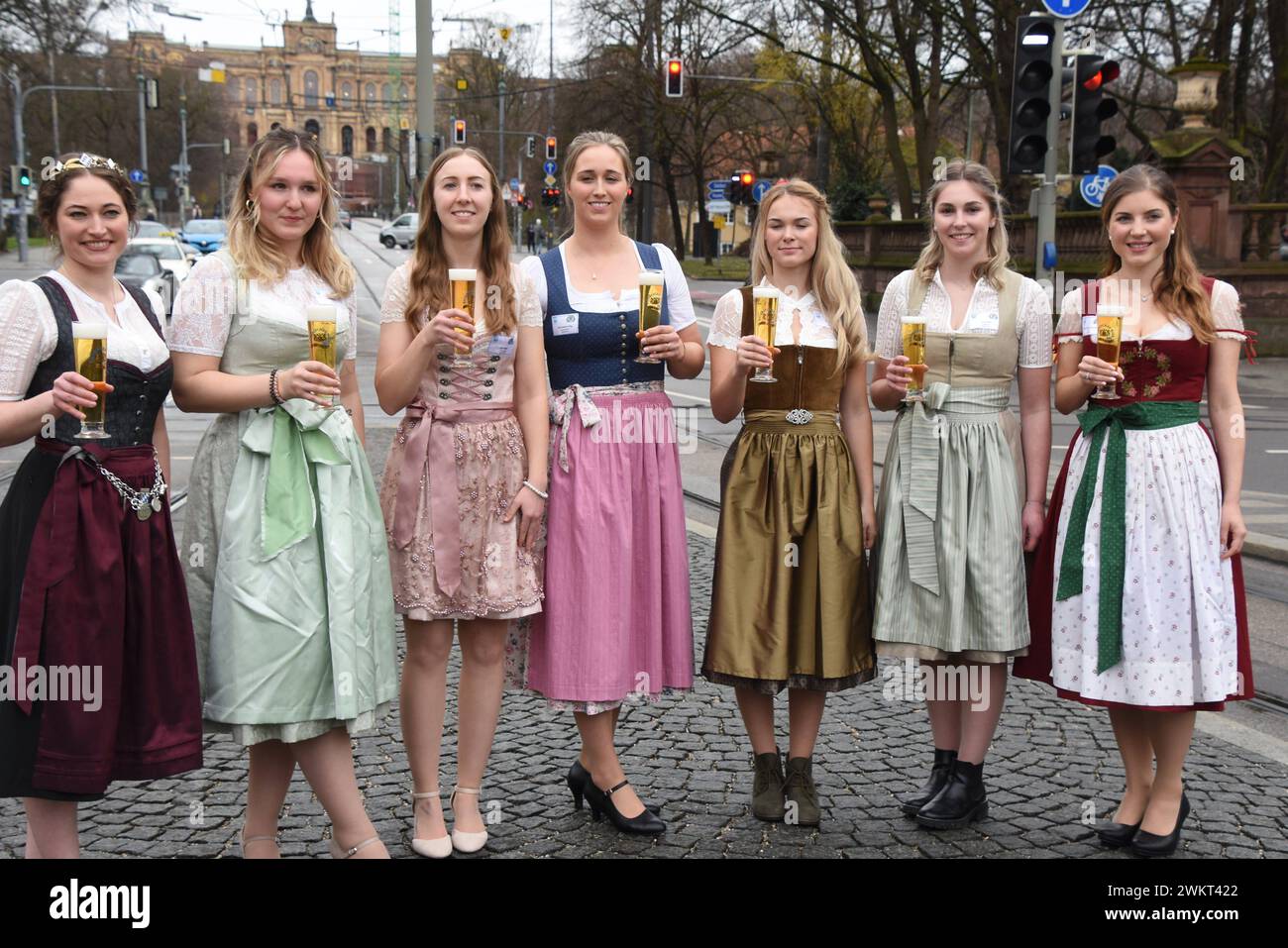 Mona Sommer Bayerische Bierkoenigin 2023-24 Selina Bank 22 Moderatorin ...