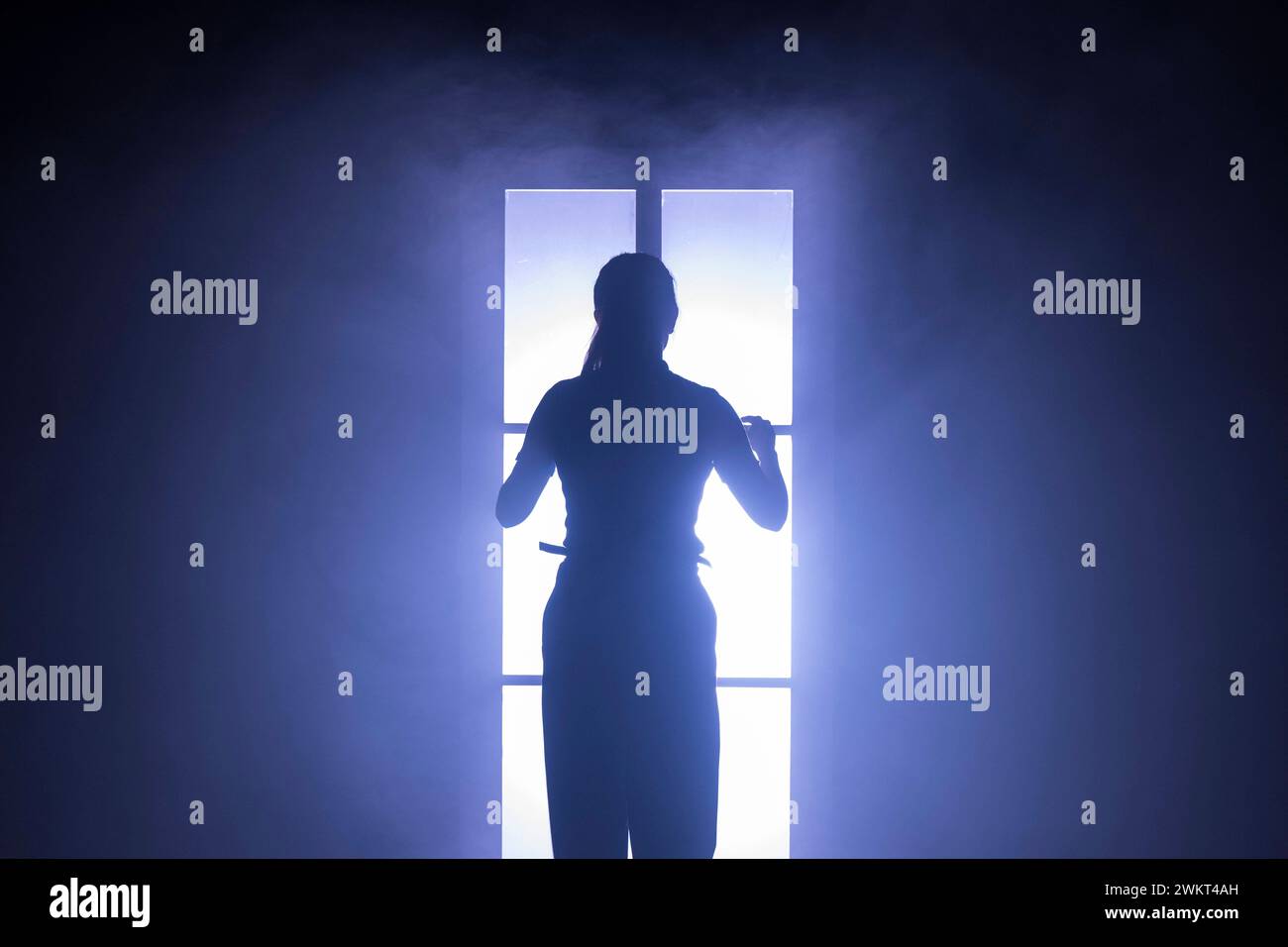 Schauspielerin Vidina Popov spielt bei einer Fotoprobe zum Stück Fremd ...