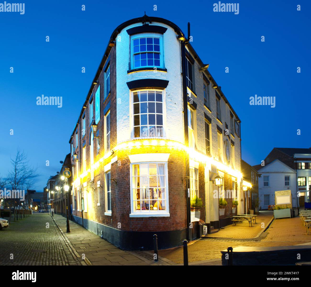 Hull pub public house hi-res stock photography and images - Alamy