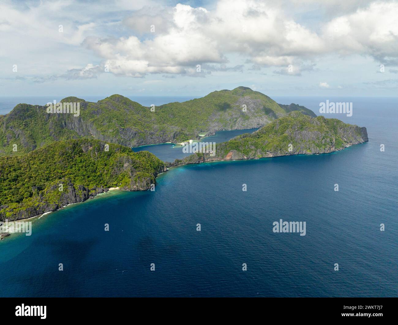 Tapiutan and Matinloc surrounded by blue sea. Islands in El Nido ...