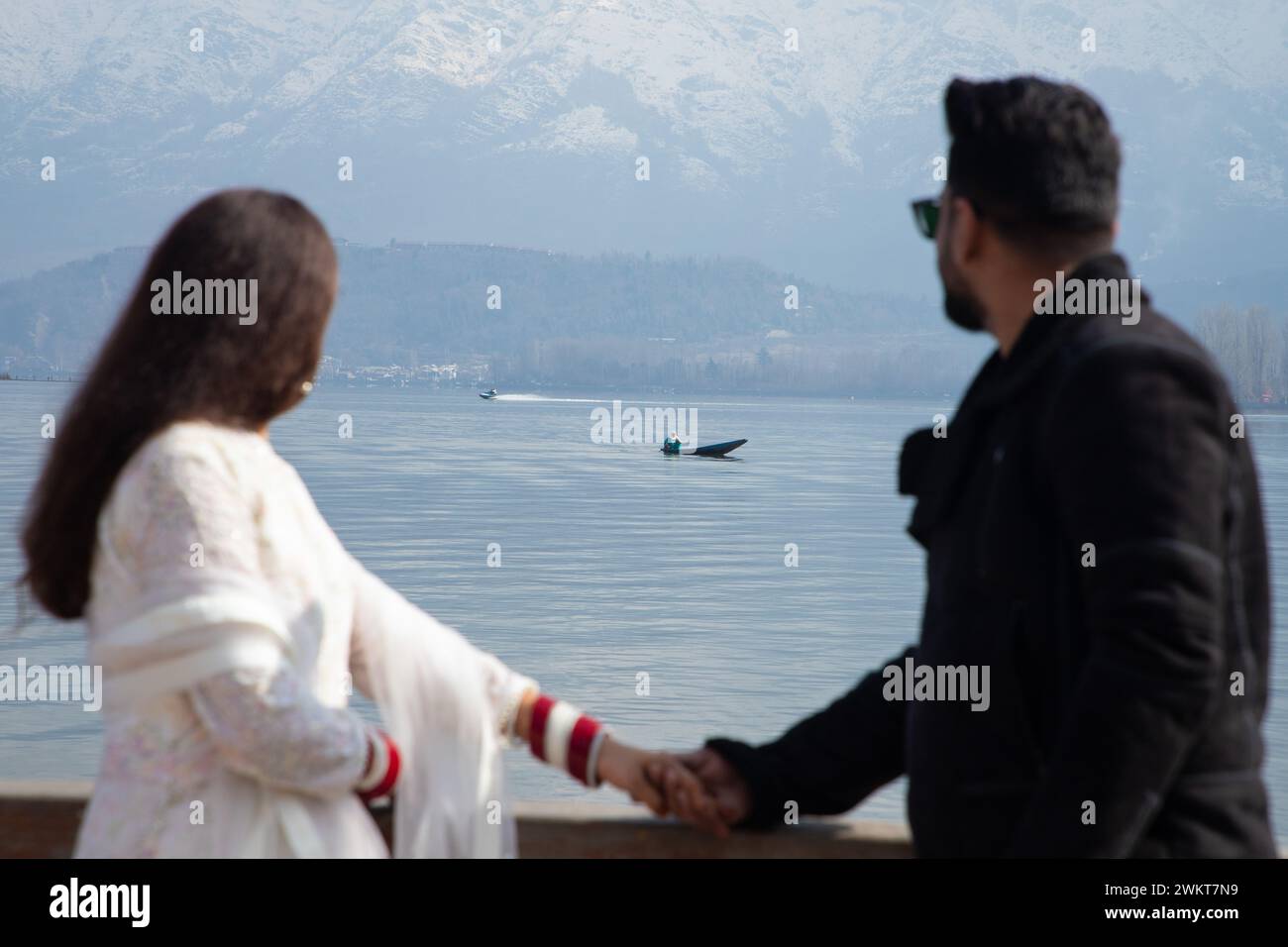 Kashmiri boatmen rows hi-res stock photography and images - Alamy
