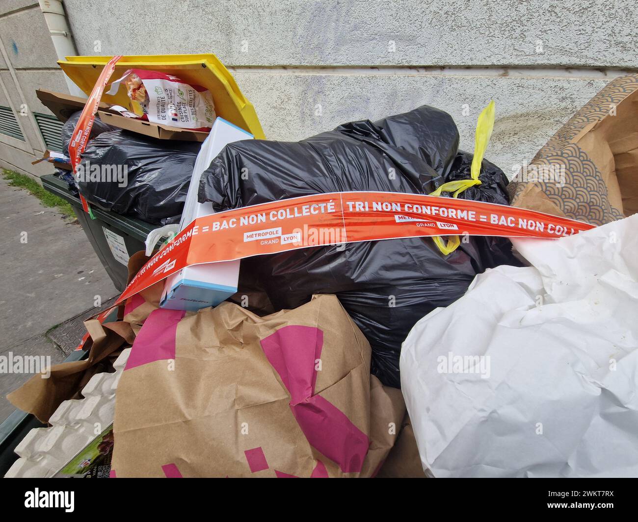 Poor sorting of garbage, street view, Lyon, France Stock Photo - Alamy