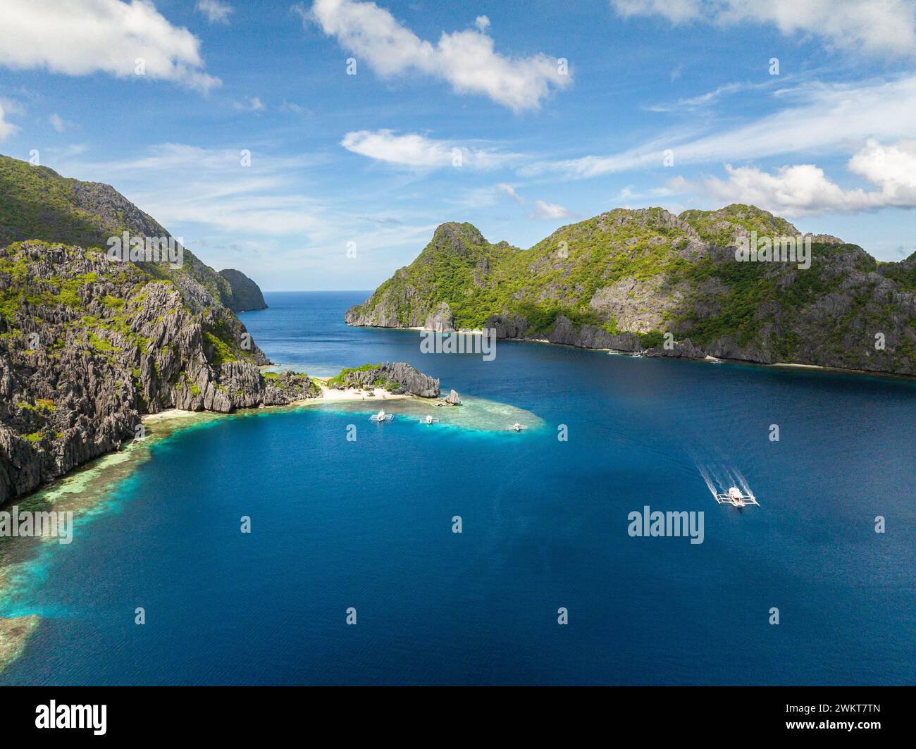 Boats over the blue sea in Tapiutan and Matinloc. El Nido, Palawan ...