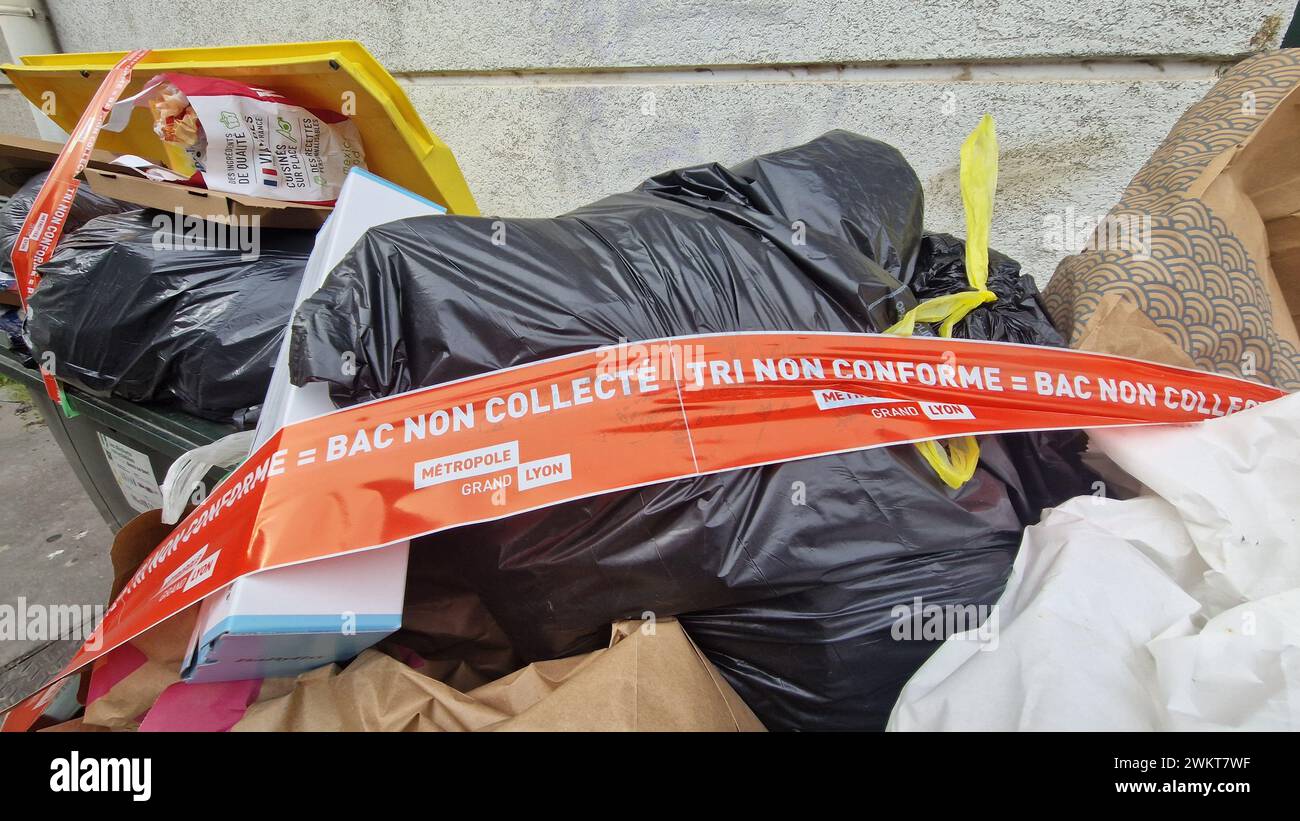 Poor sorting of garbage hi-res stock photography and images - Alamy