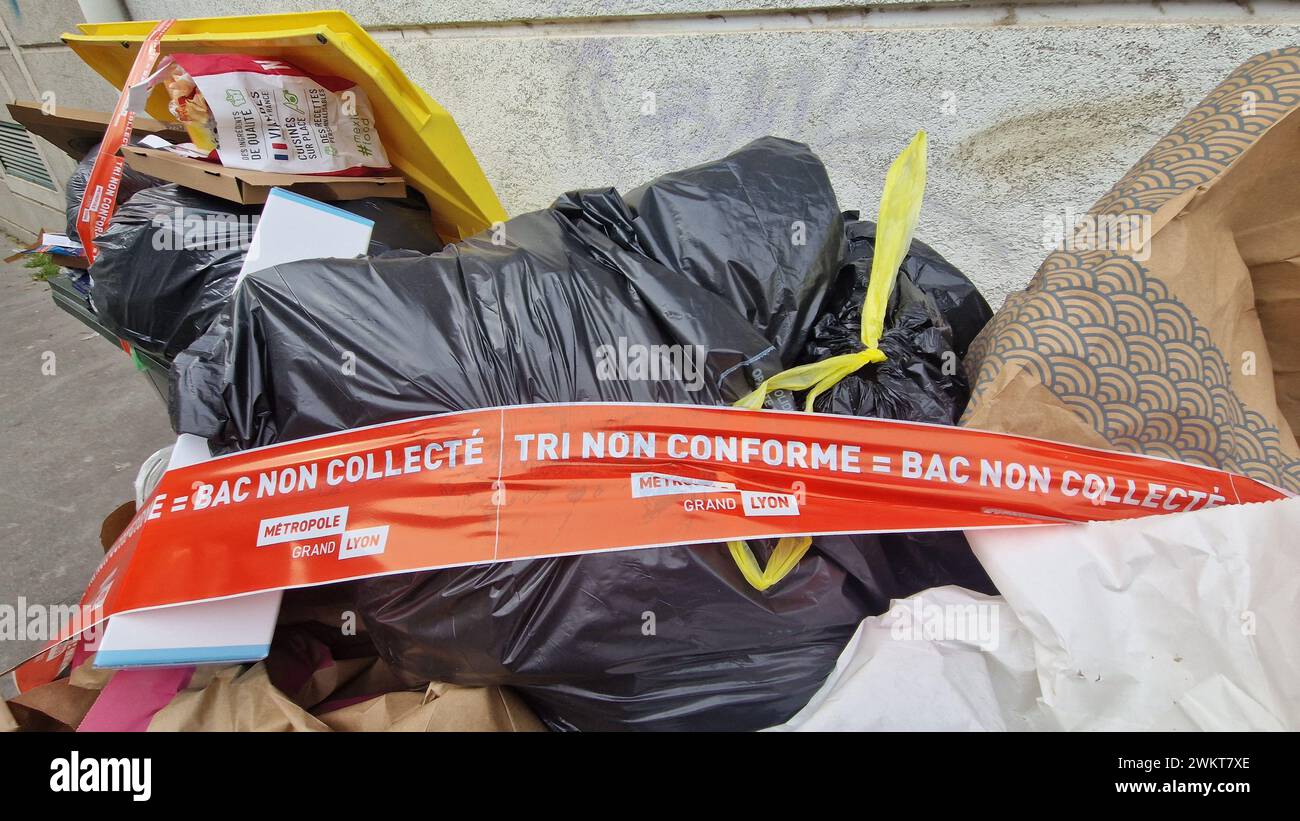 Poor sorting of garbage hi-res stock photography and images - Alamy