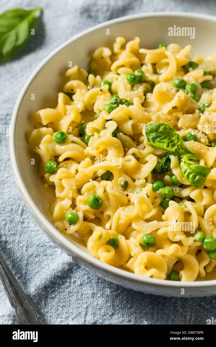 Gigli pea pasta hi-res stock photography and images - Alamy