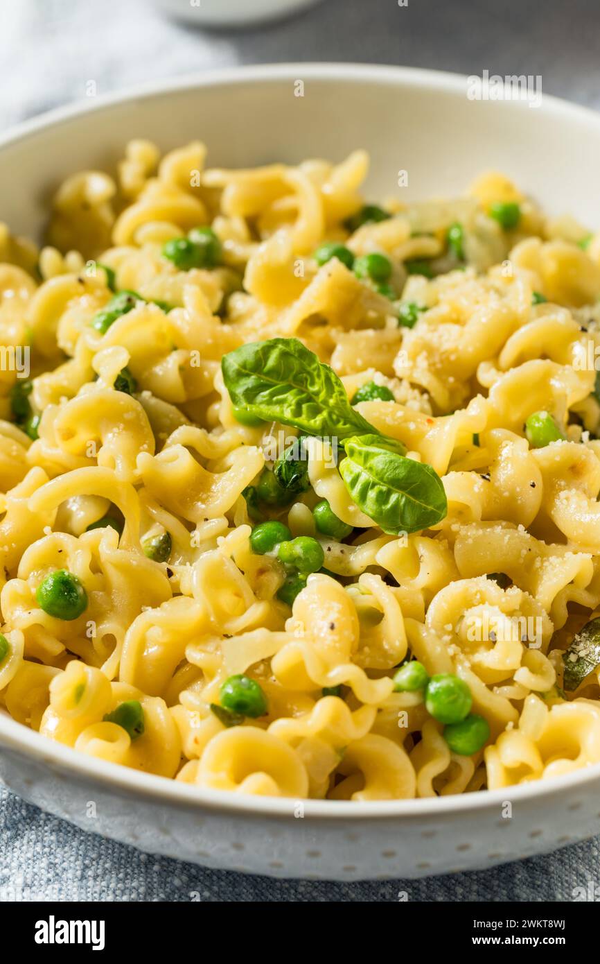 Gigli pea pasta hi-res stock photography and images - Alamy