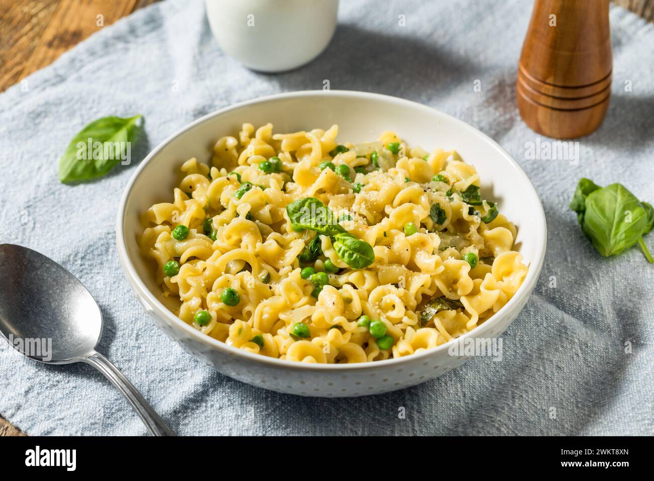 Gigli pea pasta hi-res stock photography and images - Alamy