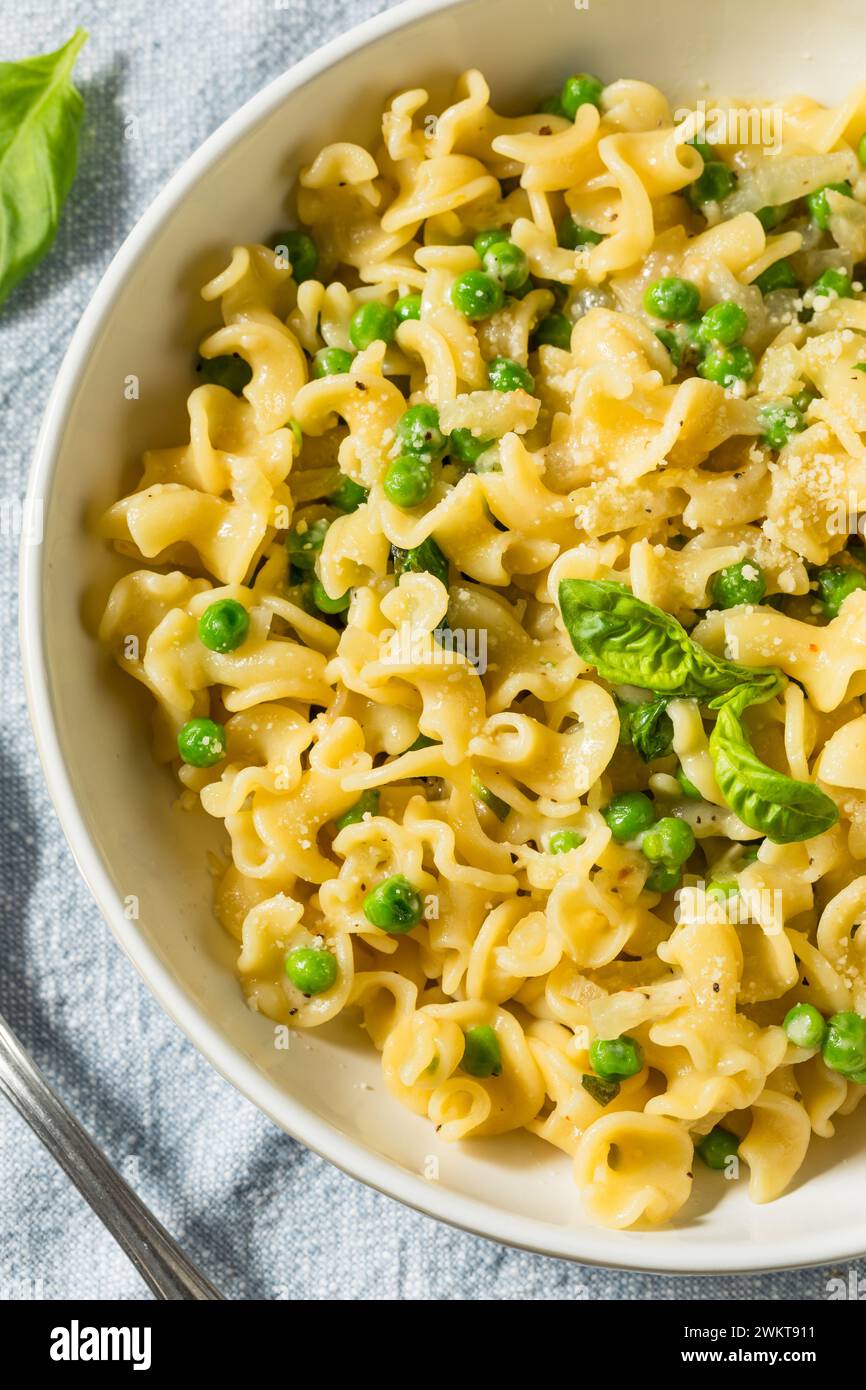 Gigli pea pasta hi-res stock photography and images - Alamy