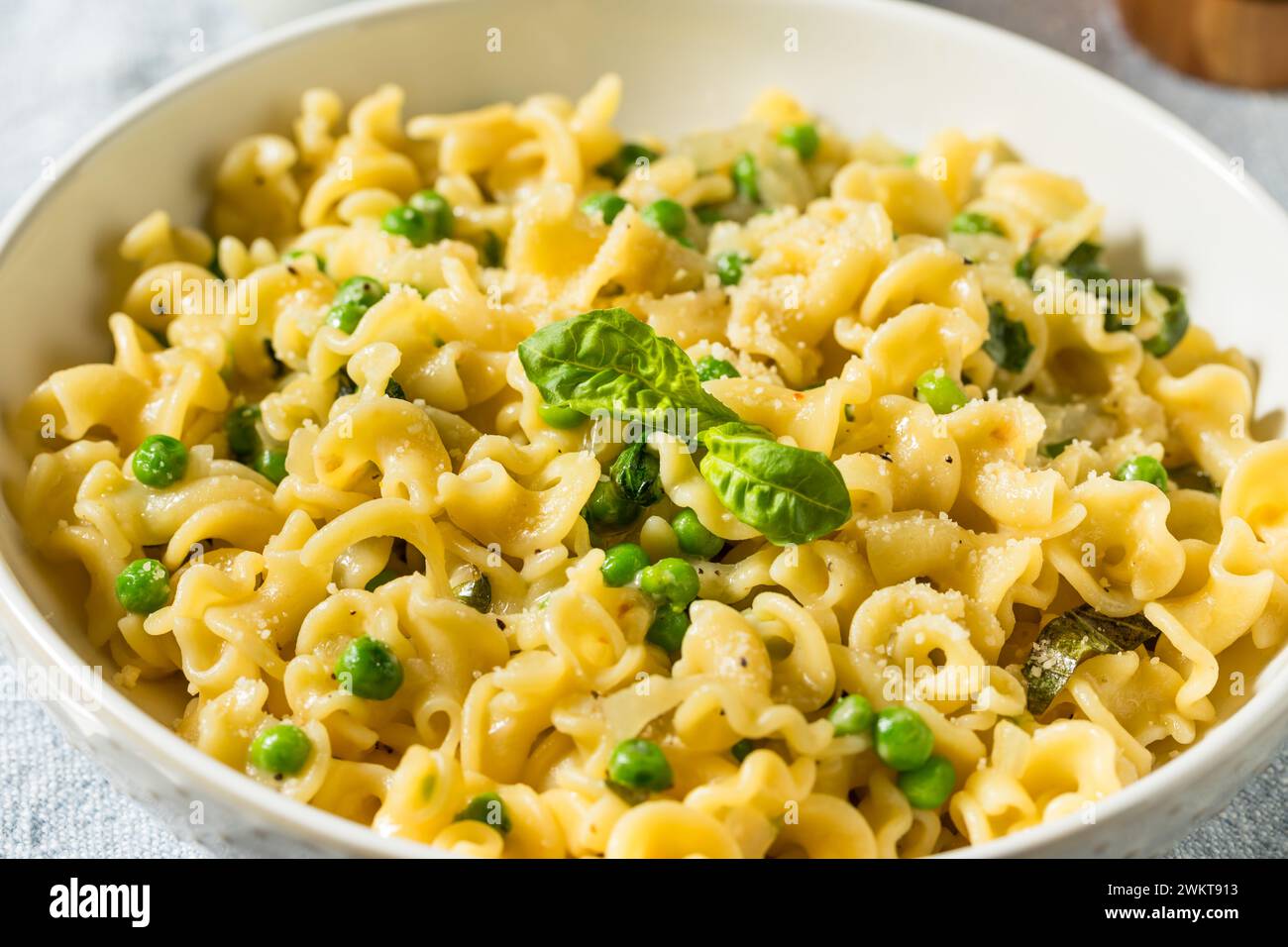 Gigli pea pasta hi-res stock photography and images - Alamy