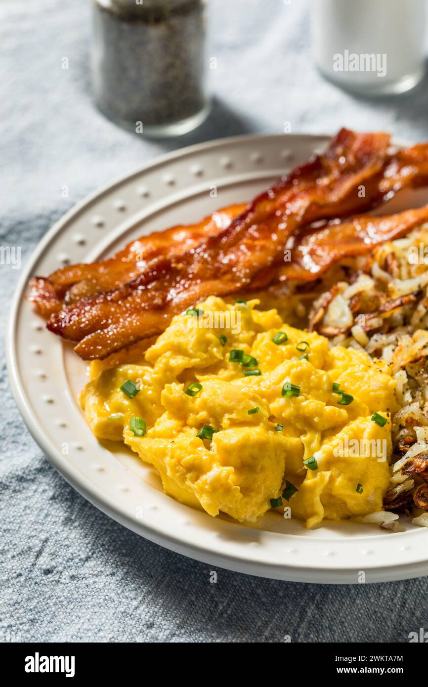 Healthy Homemade American Bacon Egg and Hashbrown Breakfast with Salt ...