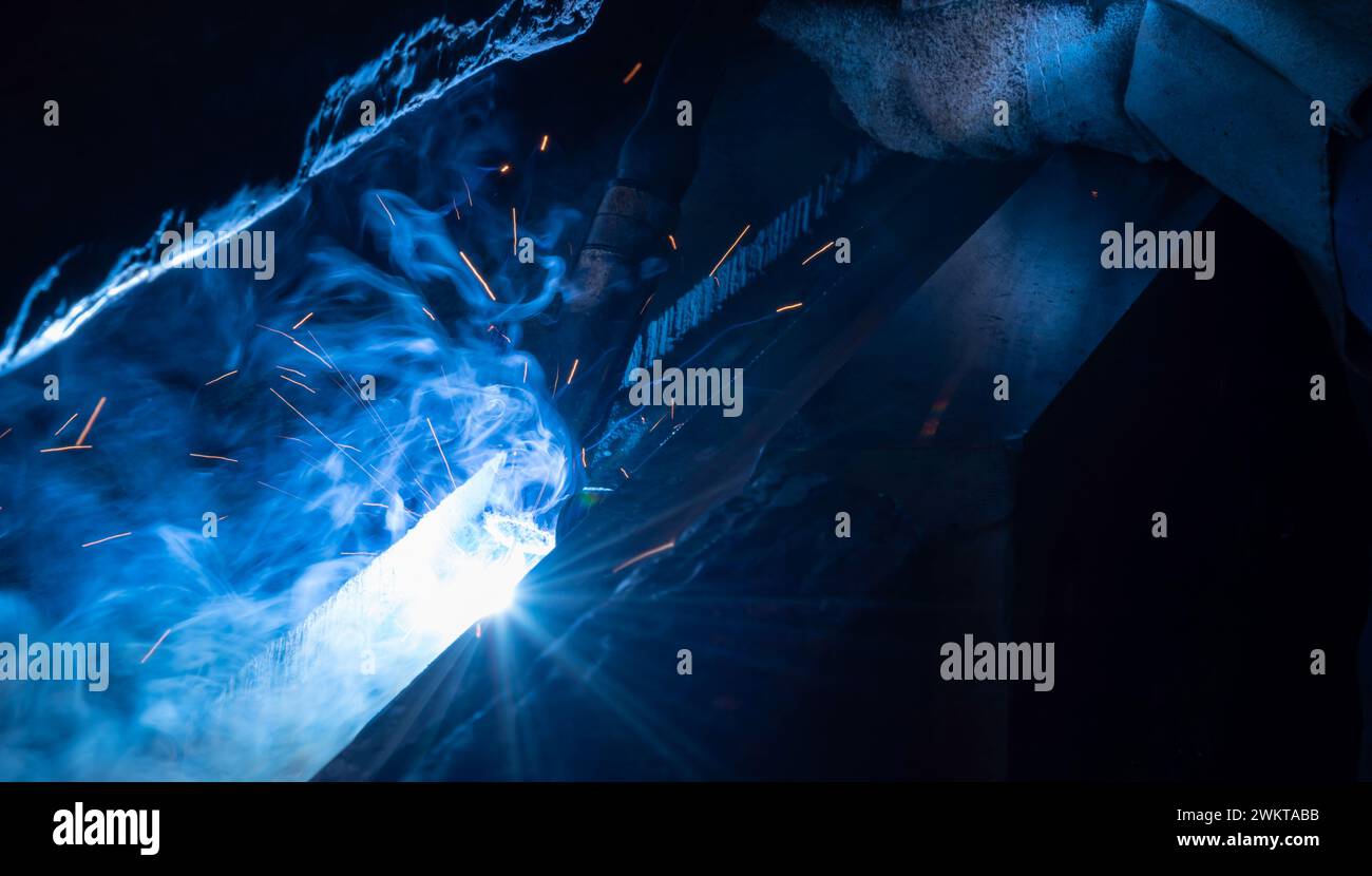 Art welding hi-res stock photography and images - Alamy