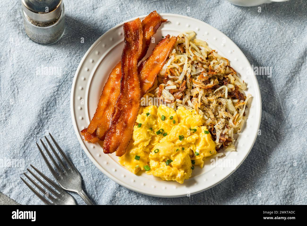 Healthy Homemade American Bacon Egg and Hashbrown Breakfast with Salt ...