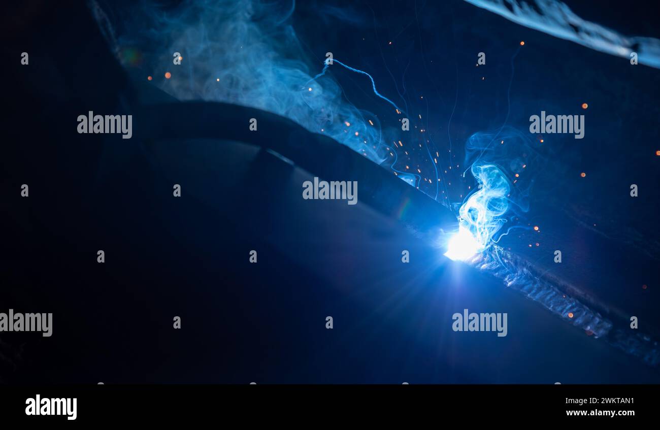 Welding steel structures and bright sparks in steel construction ...