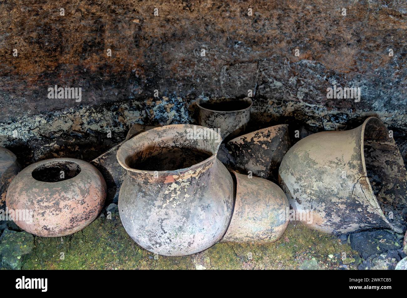 Ancient pottery in a tomb in Tierradentro in Colombia Stock Photo - Alamy
