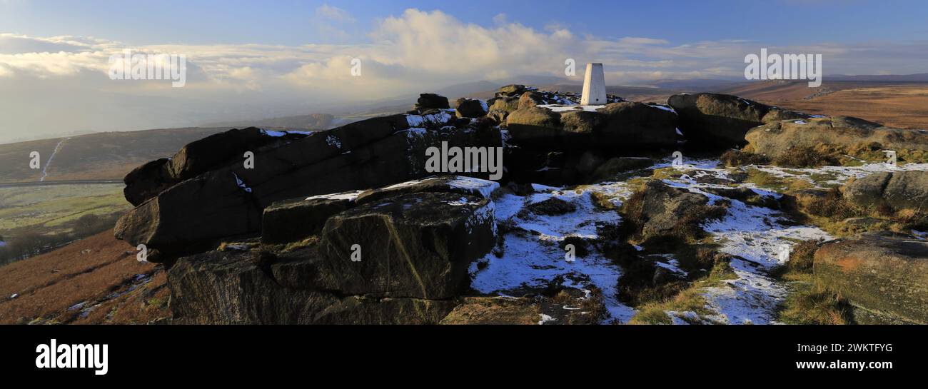 Winter view of Stanage Edge, Derbyshire; Peak District National Park ...