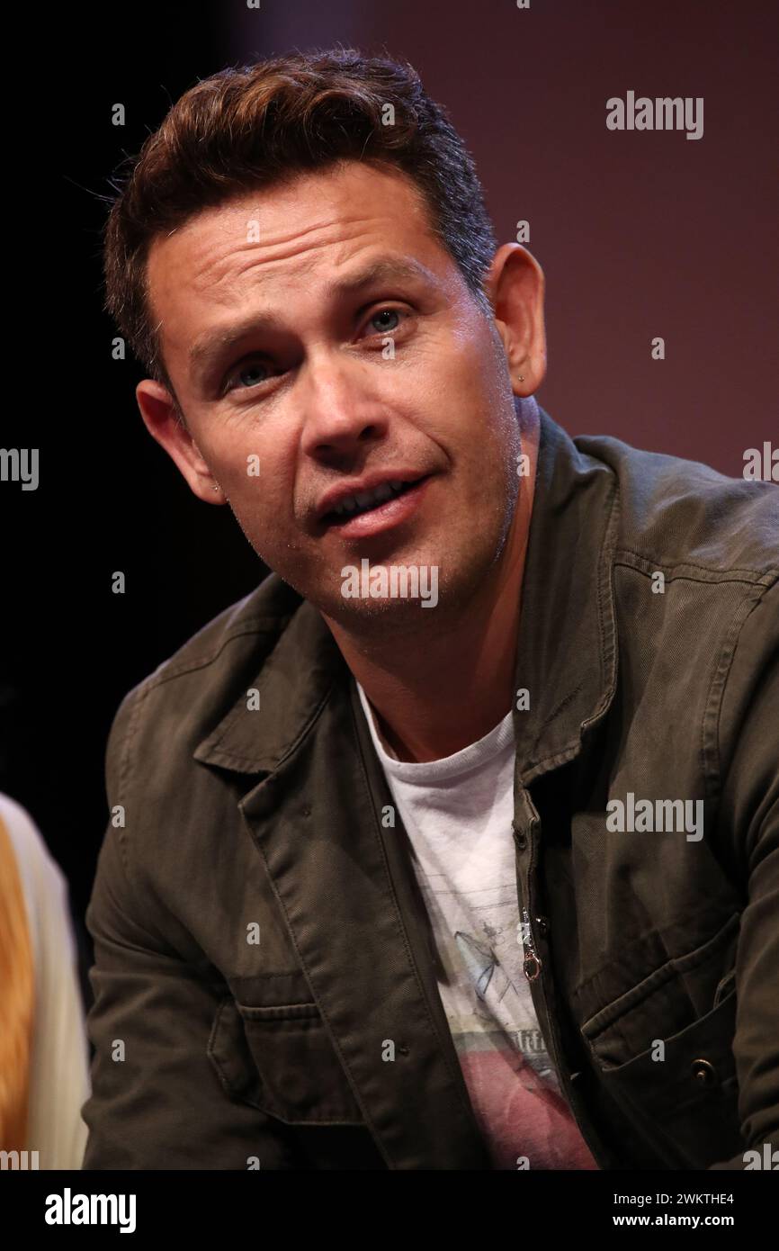 Kevin alejandro serie lucifer detective dan espinoza hi-res stock ...