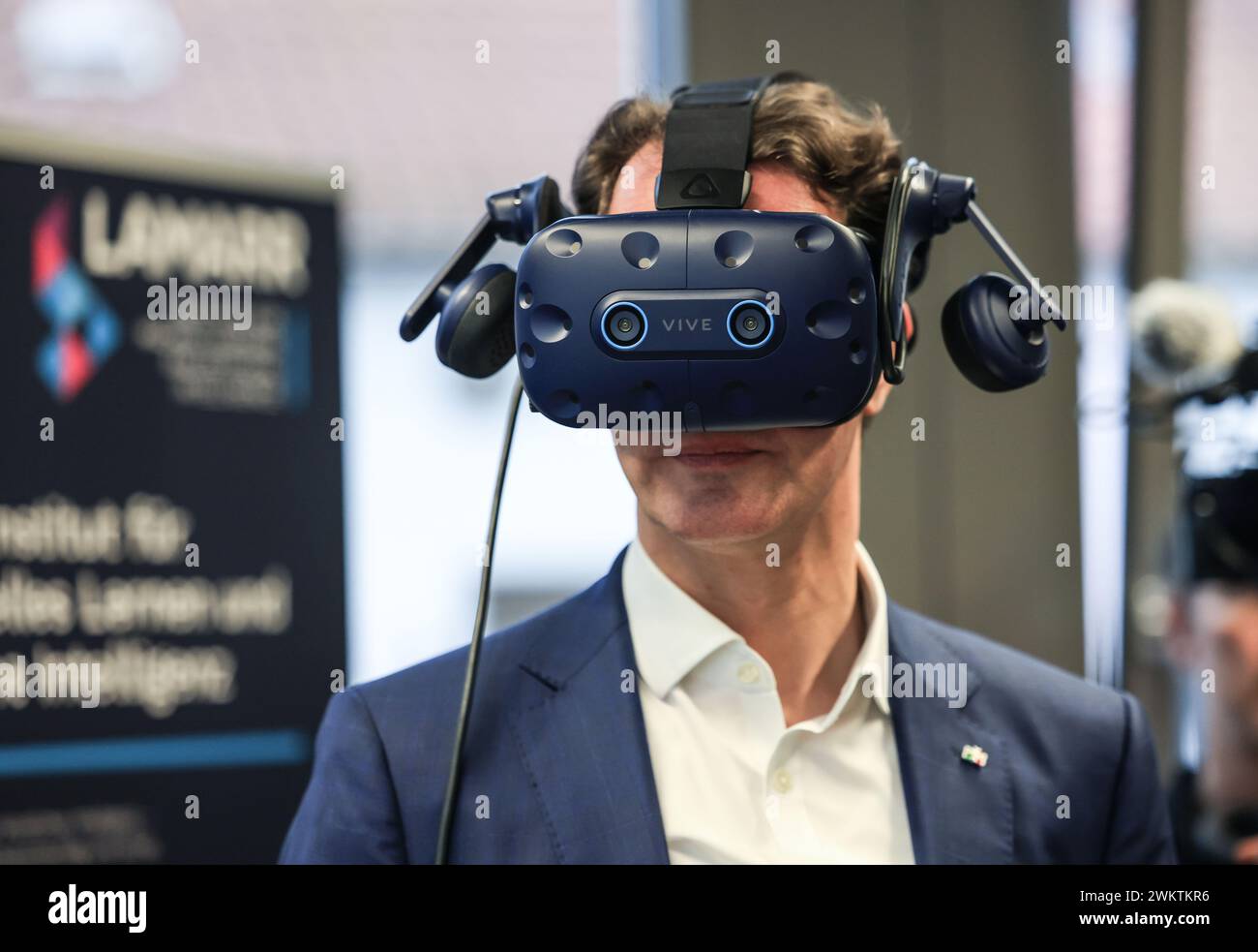 Laboratory environments hi-res stock photography and images - Alamy