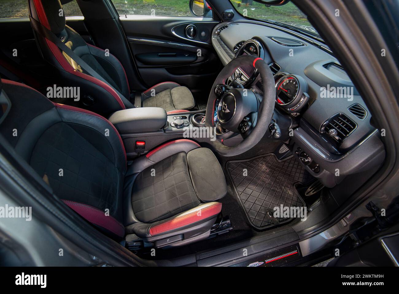 Red mini estate hi-res stock photography and images - Alamy