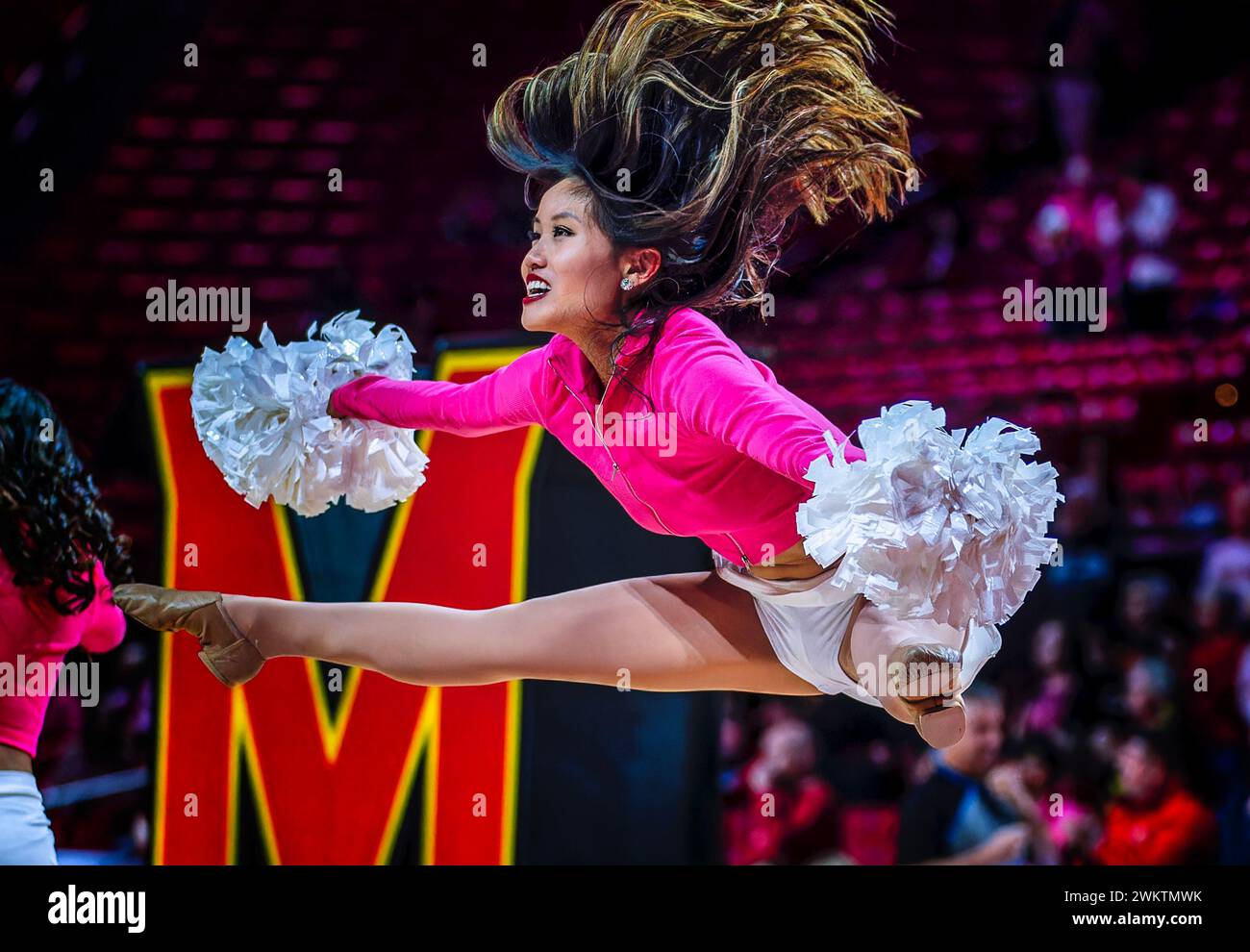 An acrobatic cheerleader performs Stock Photo - Alamy