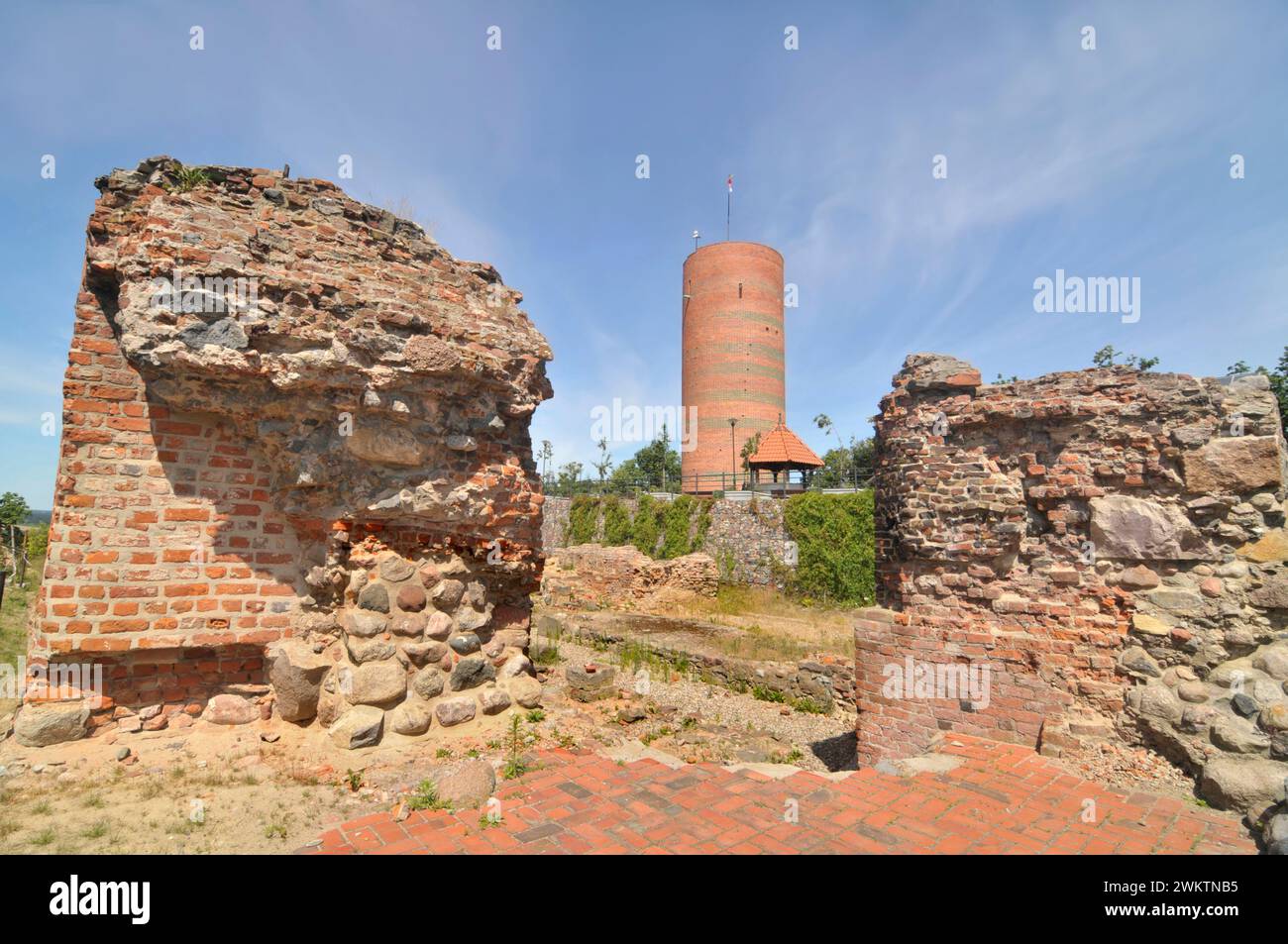 Grodno Castle (German: Kynsburg) is a castle located in the southern ...