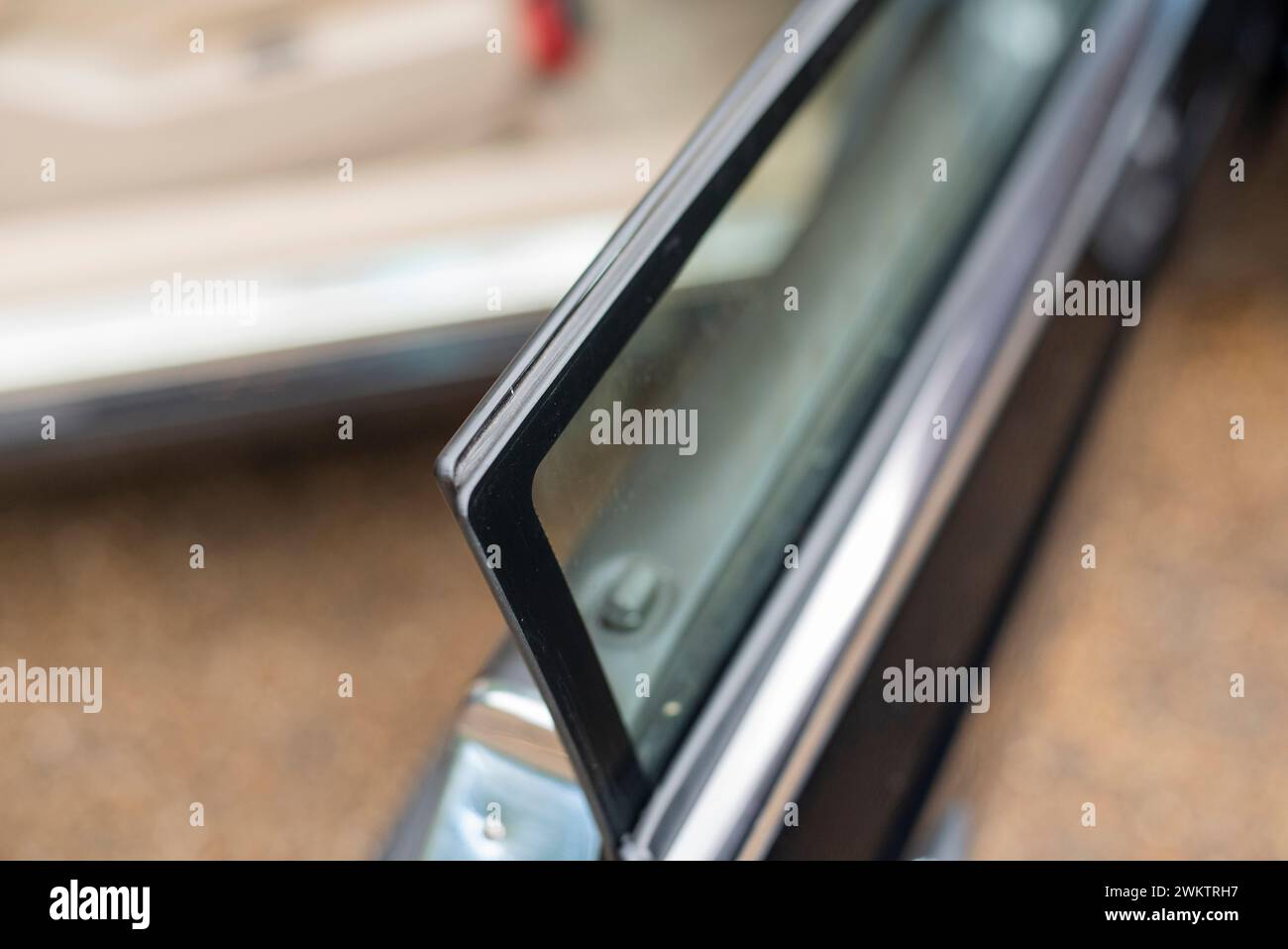 Mercedes w140 hi-res stock photography and images - Alamy