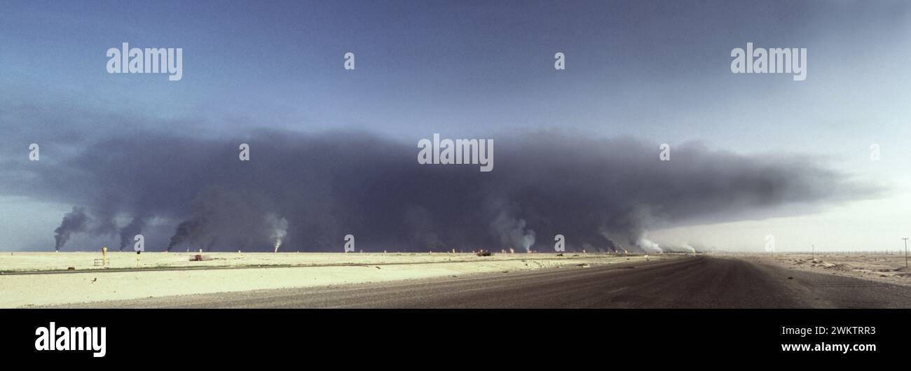 Burning oil wells 1991 kuwait hi-res stock photography and images - Alamy