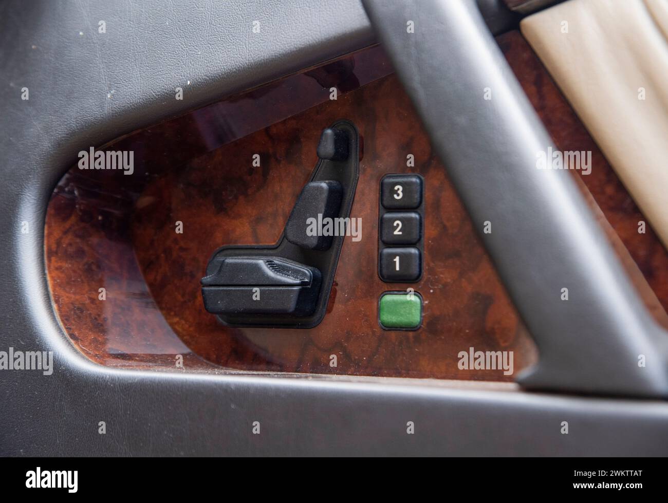 Mercedes w140 hi-res stock photography and images - Alamy