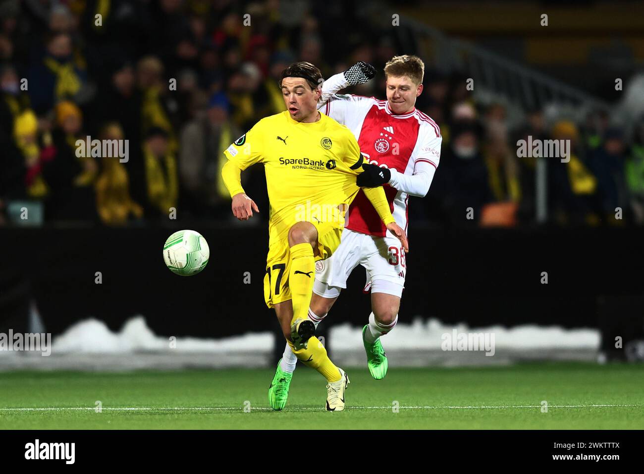 BODØ - (l-r) Patrick Berg of FK Bodø/Glimt, Kristian Hlynsson of Ajax ...