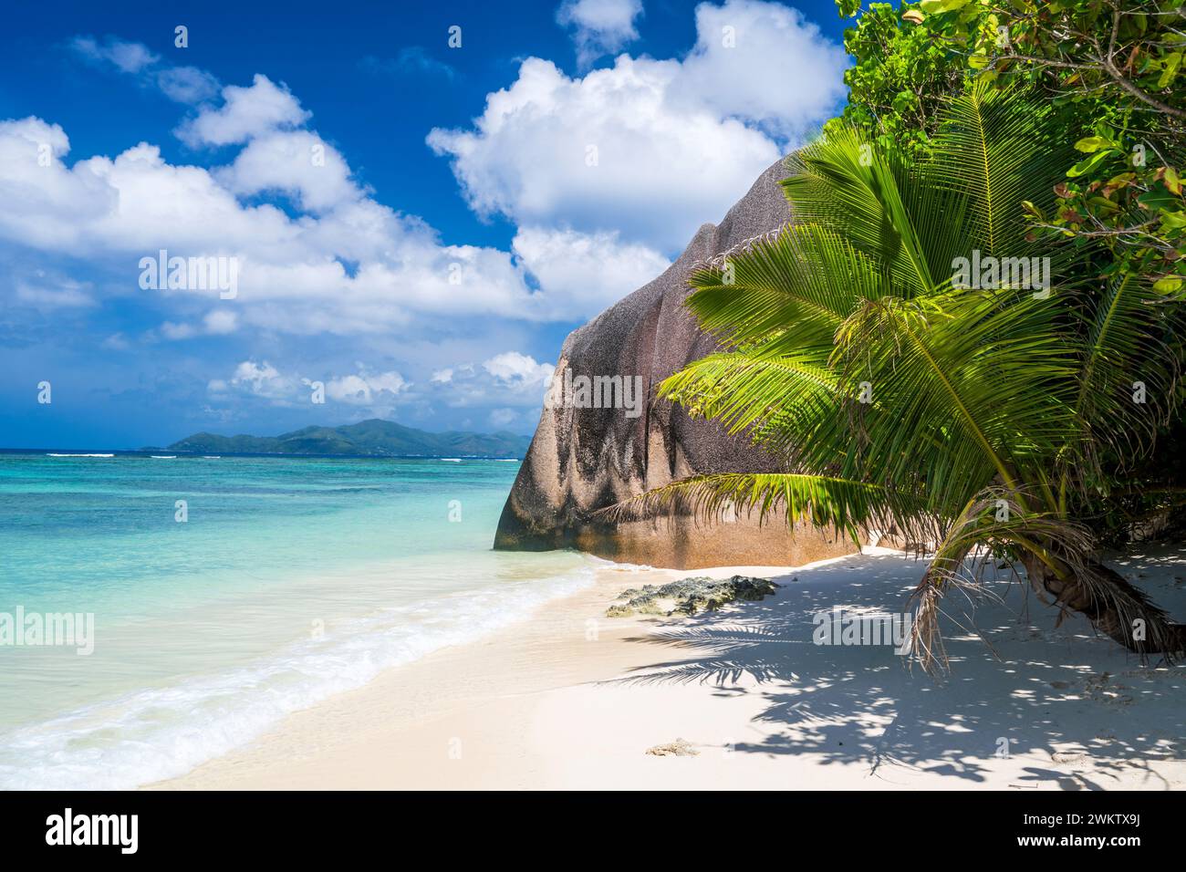 Beautiful seychelles tropical beach hi-res stock photography and images ...