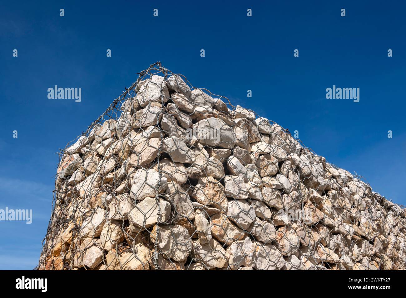 Gabion [retaining wall] hi-res stock photography and images - Alamy